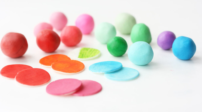 How to Color Modeling Chocolate: 22 Ways! - Cake Paper Party